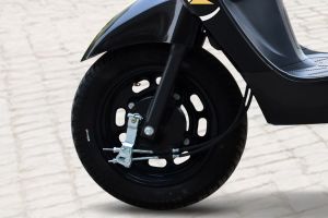 Zelio Legender Plus Price, 80km Range, Charging Time Images, colours ...