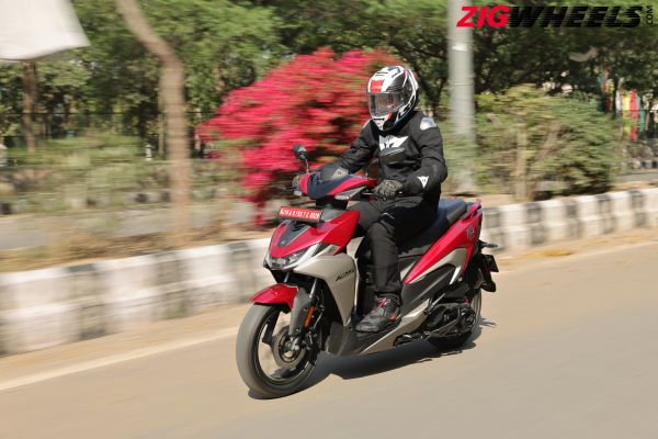 Hero Xoom 125 Price, 52.8kmpl mileage, images, colours & Reviews