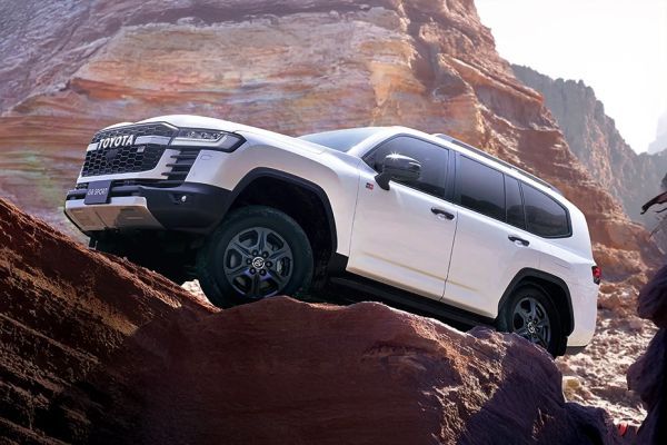 Toyota Land Cruiser 300 Price, 4x4 SUV, Images, colours, Reviews & Specs