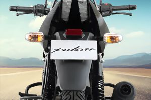 Bajaj Pulsar 150 Sparkle Black Silver Colour