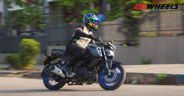Yamaha FZS-FI V4 Price - Mileage, Images, Colours | ZigWheels