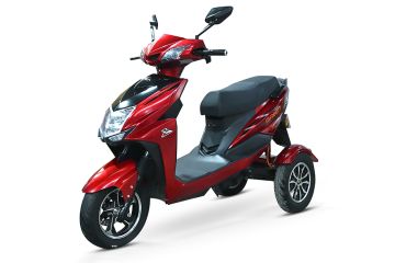 DAO Model 703 vs Green EV Invicta Super - Compare Prices, Specs, Features