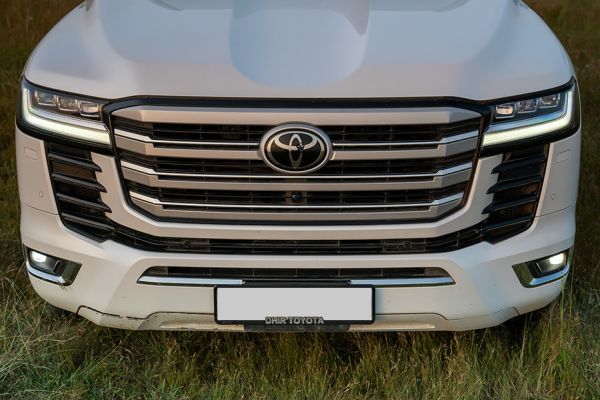 Toyota Land Cruiser 300 ZX - 4x4 SUV On Road Price, RTO, Insurance ...