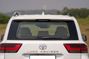 Toyota Land Cruiser 300 Price, 4x4 SUV, Images, colours, Reviews & Specs