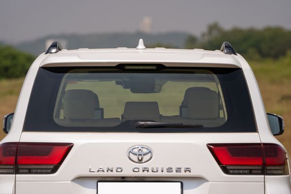 Toyota Land Cruiser 300 GR S - 4x4 SUV On Road Price, RTO, Insurance ...