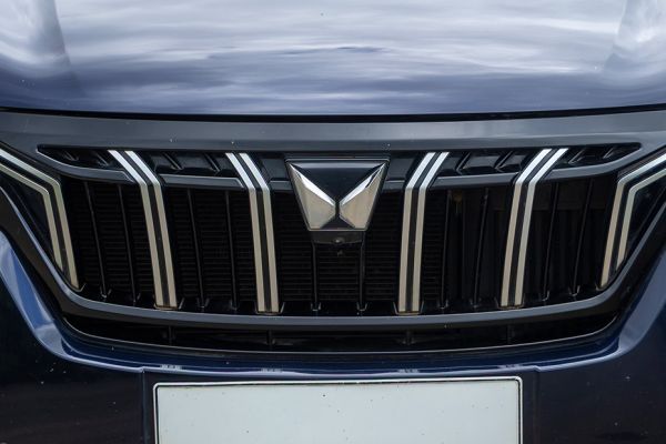 Mahindra XUV700 AX7L 7Str AT - On Road Price, RTO, Insurance, Features ...