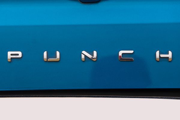 Tata Punch 2021-2026 Creative Flagship AMT DT - On Road Price, RTO ...