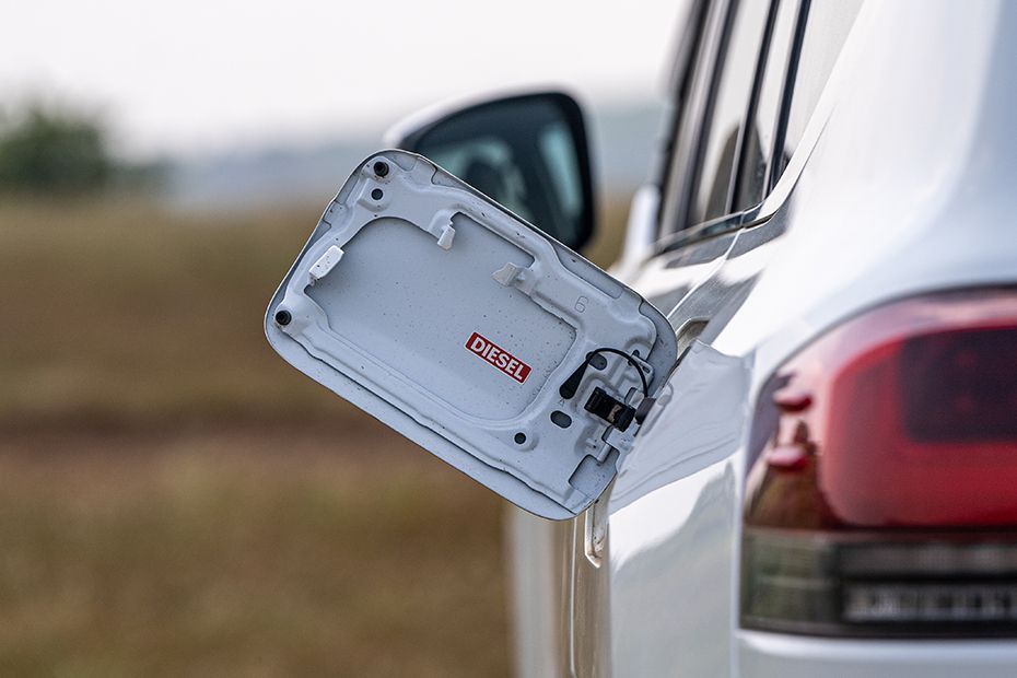Toyota Land Cruiser 300 Images, Land Cruiser 300 Interior & Exterior ...