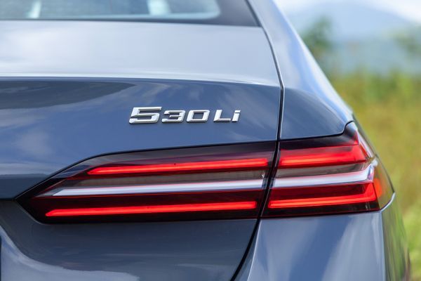 BMW 5 Series 530Li - On Road Price, RTO, Insurance, Features, Colours ...