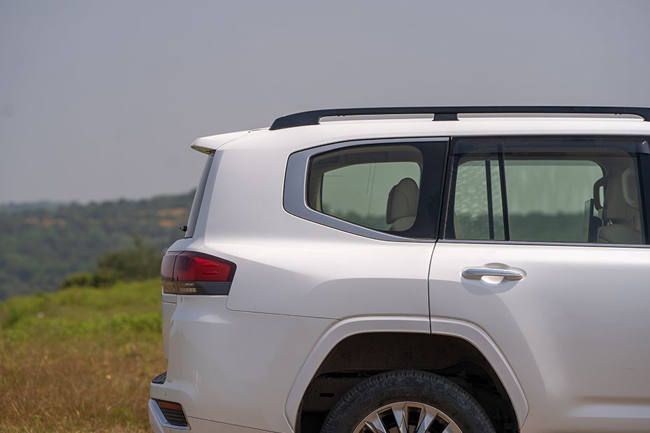 Toyota Land Cruiser 300 Images, Land Cruiser 300 Interior & Exterior ...