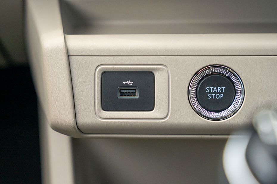 Renault Triber Images, Triber Interior & Exterior Photos, 360 View ...