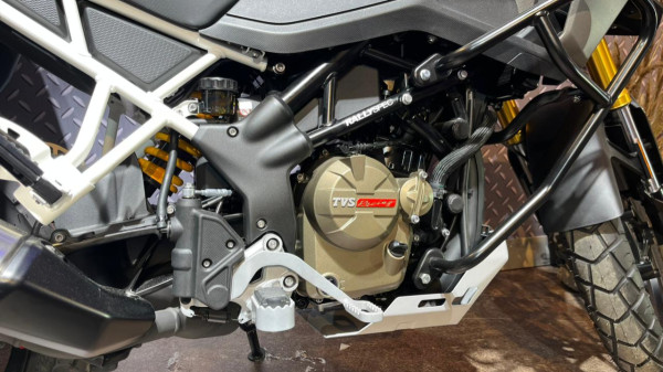 TVS Apache RTX 300 Price - Images, Colours & Reviews