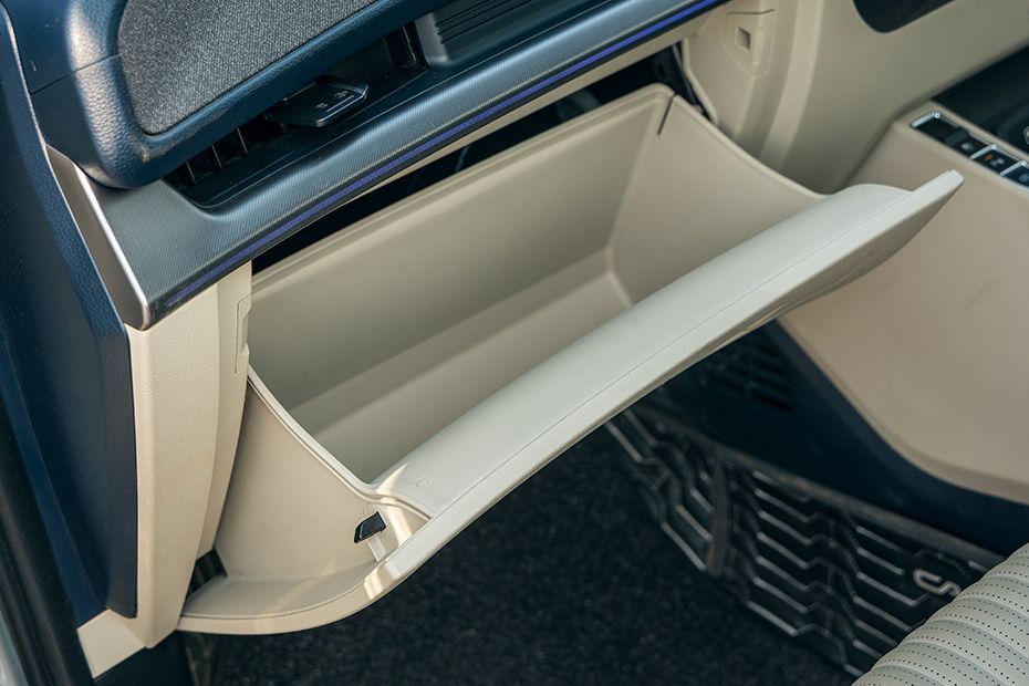 Kia Carens Clavis Images, Carens Clavis Interior & Exterior Photos, 360 ...