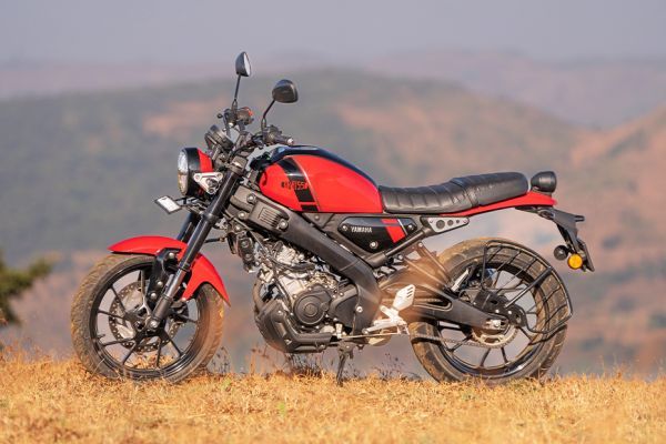 Yamaha XSR 155 Metallic Black - On Road Price, RTO, Insurance, Features ...