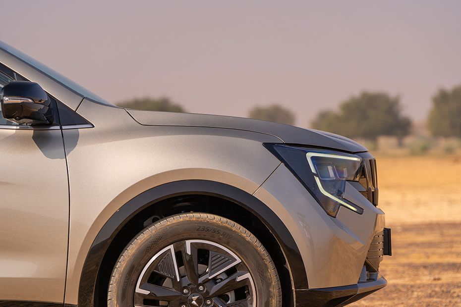 Mahindra XUV 7XO Images, XUV 7XO Interior & Exterior Photos, 360 View ...