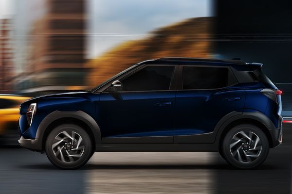 Mahindra XUV 3XO EV AX5 - On Road Price, RTO, Insurance, Features ...