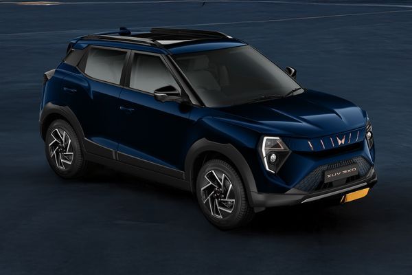 Mahindra XUV 3XO EV AX5 - On Road Price, RTO, Insurance, Features ...