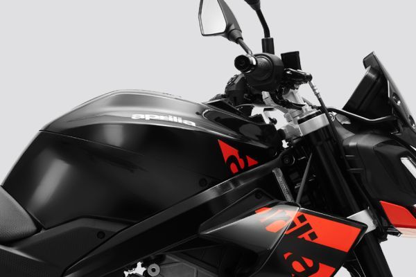 Aprilia Tuono 457 Special Edition - On Road Price, RTO, Insurance ...