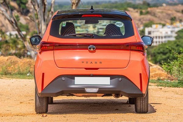 Tata Tiago Pure CNG - On Road Price, RTO, Insurance, Features, Colours ...