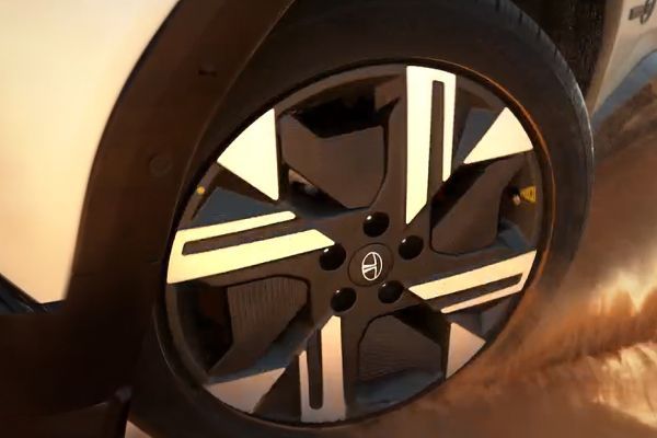 Tata Sierra EV Pure S 63 RWD - On Road Price, RTO, Insurance, Features ...