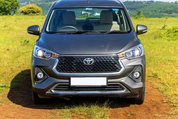 Toyota Rumion E - On Road Price, RTO, Insurance, Features, Colours ...