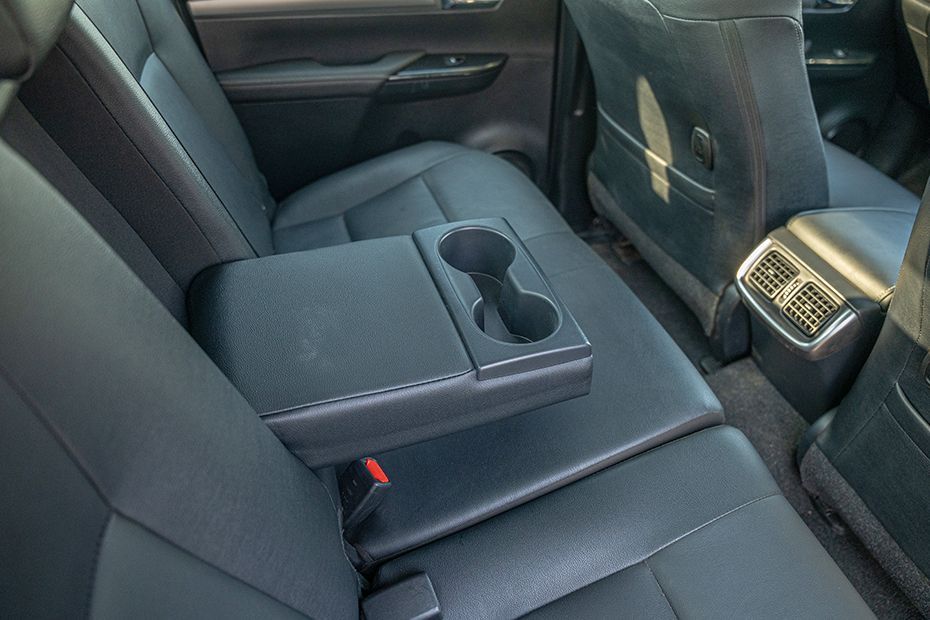 Toyota Hilux Images, Hilux Interior & Exterior Photos, 360 View, Videos ...