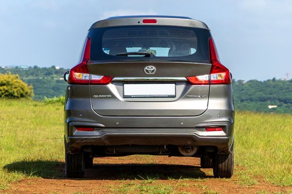 Toyota Rumion E - On Road Price, RTO, Insurance, Features, Colours ...