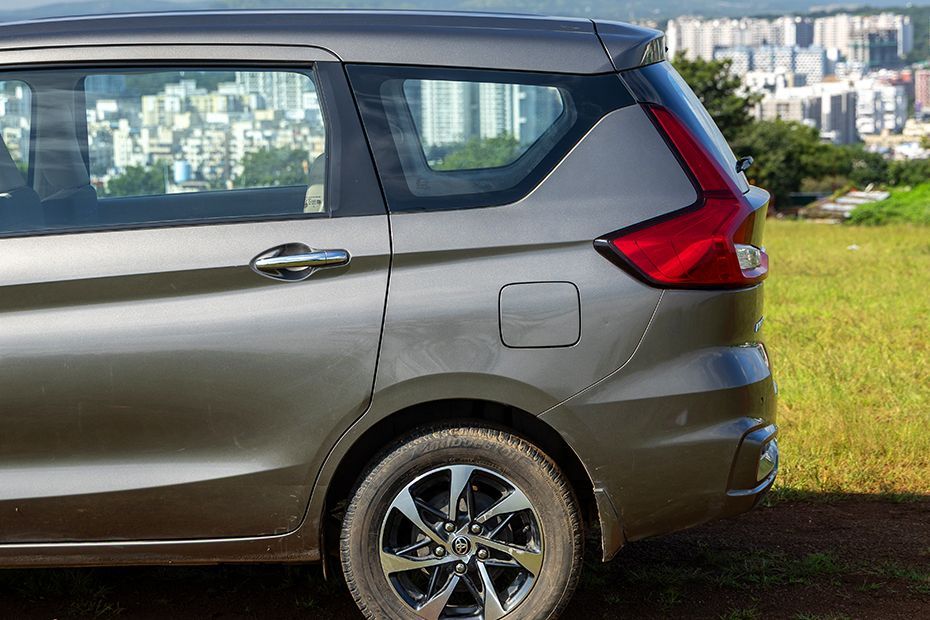 Toyota Rumion Images, Rumion Interior & Exterior Photos, 360 View ...