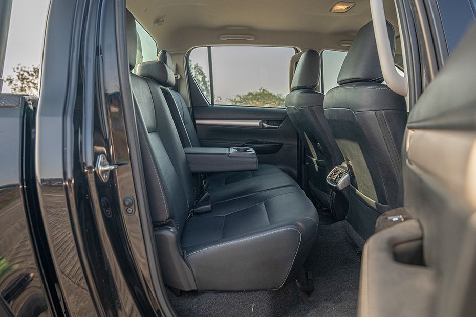 Toyota Hilux Images, Hilux Interior & Exterior Photos, 360 View, Videos ...