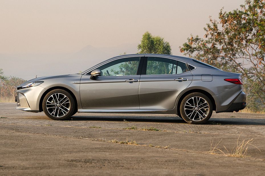 Toyota Camry Images, Camry Interior & Exterior Photos, 360 View, Videos ...