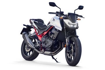 Deltic ZGS vs Honda CB750 Hornet - Compare Prices, Specs, Features