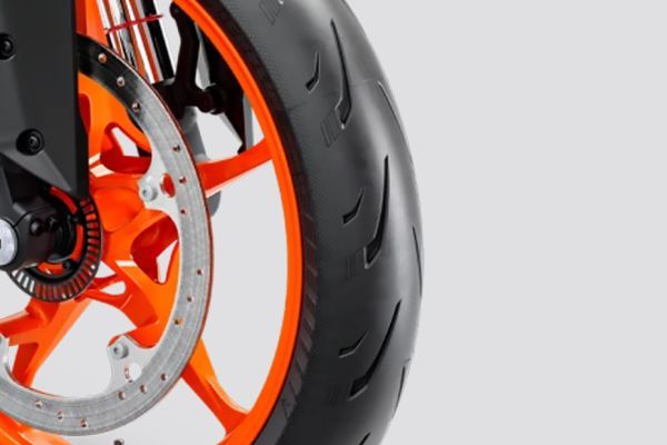 KTM 390 Duke R Price - Mileage, Images, Colours | ZigWheels