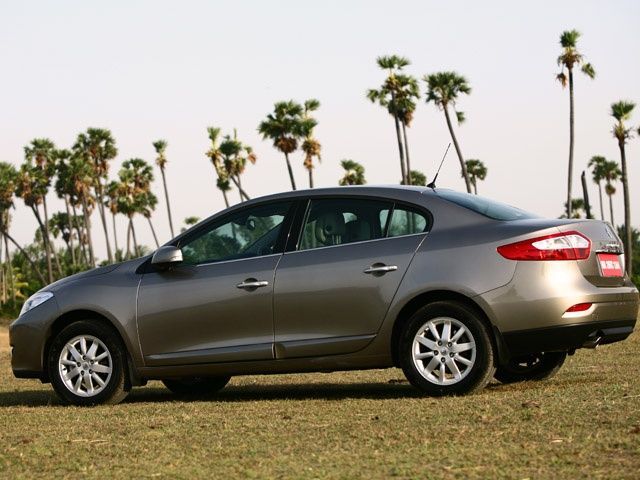 Renault Fluence Images, Fluence Interior & Exterior Photos, 360 View ...