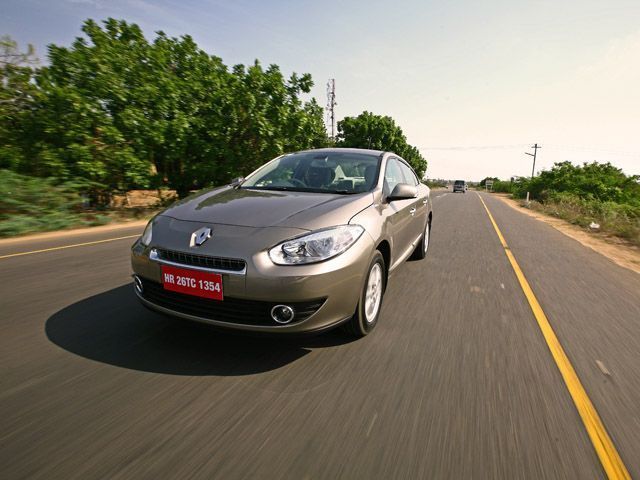 Renault Fluence : ZigWheels First Drive Pics