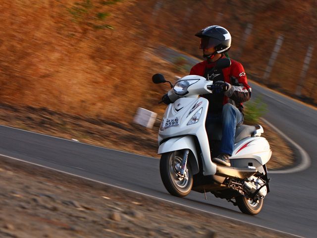 Suzuki Swish 125: ZigWheels Road Test Pics