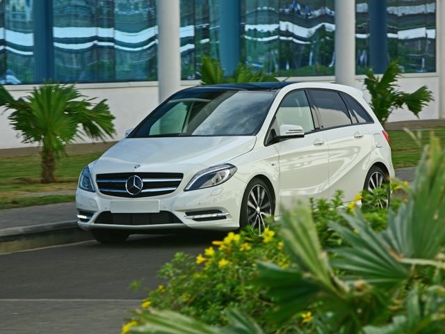 2013 Mercedes-Benz B-Class: ZigWheels First Drive Pics!