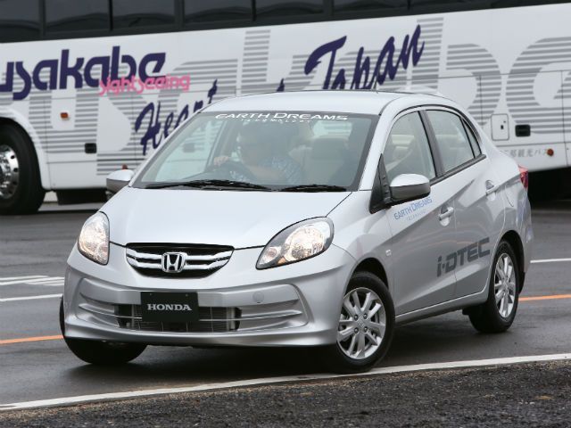 Honda Amaze : ZigWheels Exclusive First Drive Pics!