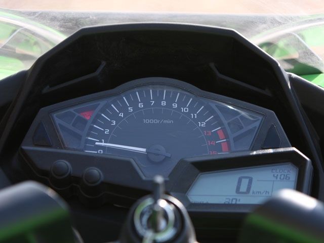 Kawasaki Ninja 300 : ZigWheels Road Test Pics