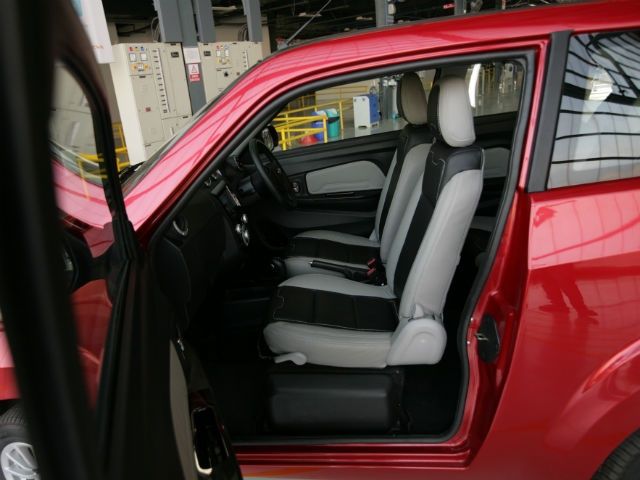 Mahindra e2o Images, e2o Interior & Exterior Photos, 360 View, Videos ...