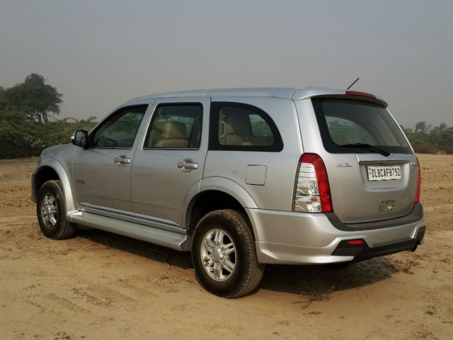 Isuzu MU-7 review photo gallery