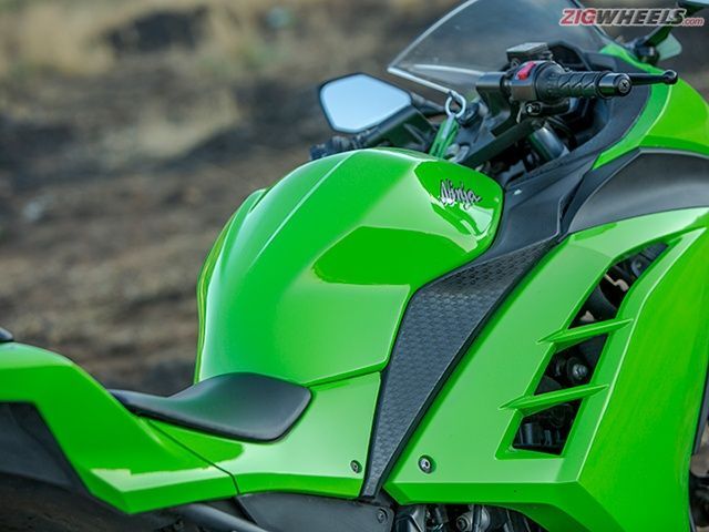 Yamaha YZF-R3 vs Kawasaki Ninja 300 vs KTM RC390: Comparison Photo Gallery