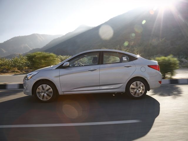 2015 Hyundai Verna facelift review photo gallery