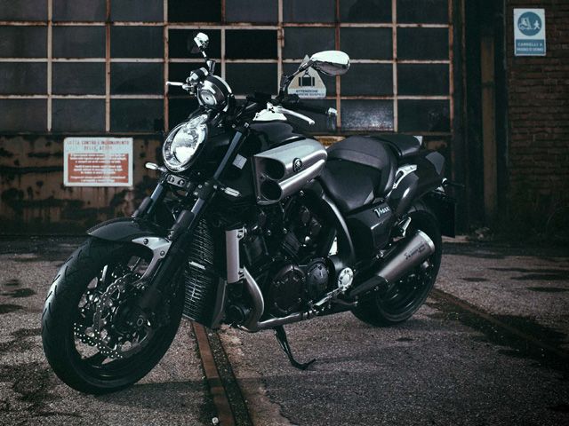 Yamaha VMAX Carbon Special Edition Photo Gallery Page - 2