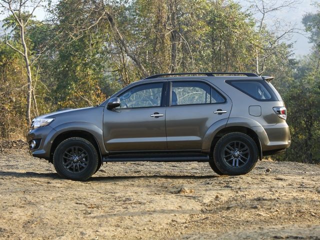 Toyota Fortuner 3.0 D-4D 4x4 Automatic Review Gallery