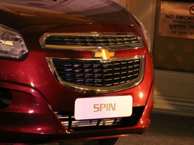 Chevrolet Spin Images, Spin Interior & Exterior Photos, 360 View ...