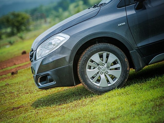 Maruti Suzuki S-Cross: Exterior Review Photo Gallery