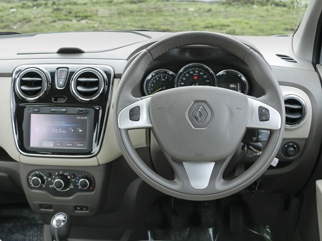 Renault Lodgy Stepway Interior and Features Photo Gallery