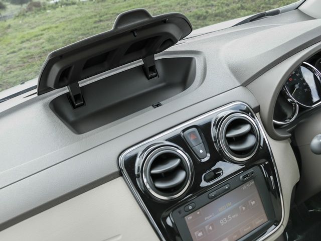 Renault Lodgy Stepway Interior and Features Photo Gallery