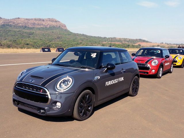 Mini Cooper S 3-Door Review Images: First Look Gallery