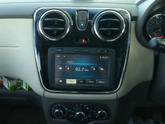Renault Lodgy Images, Lodgy Interior & Exterior Photos, 360 View ...